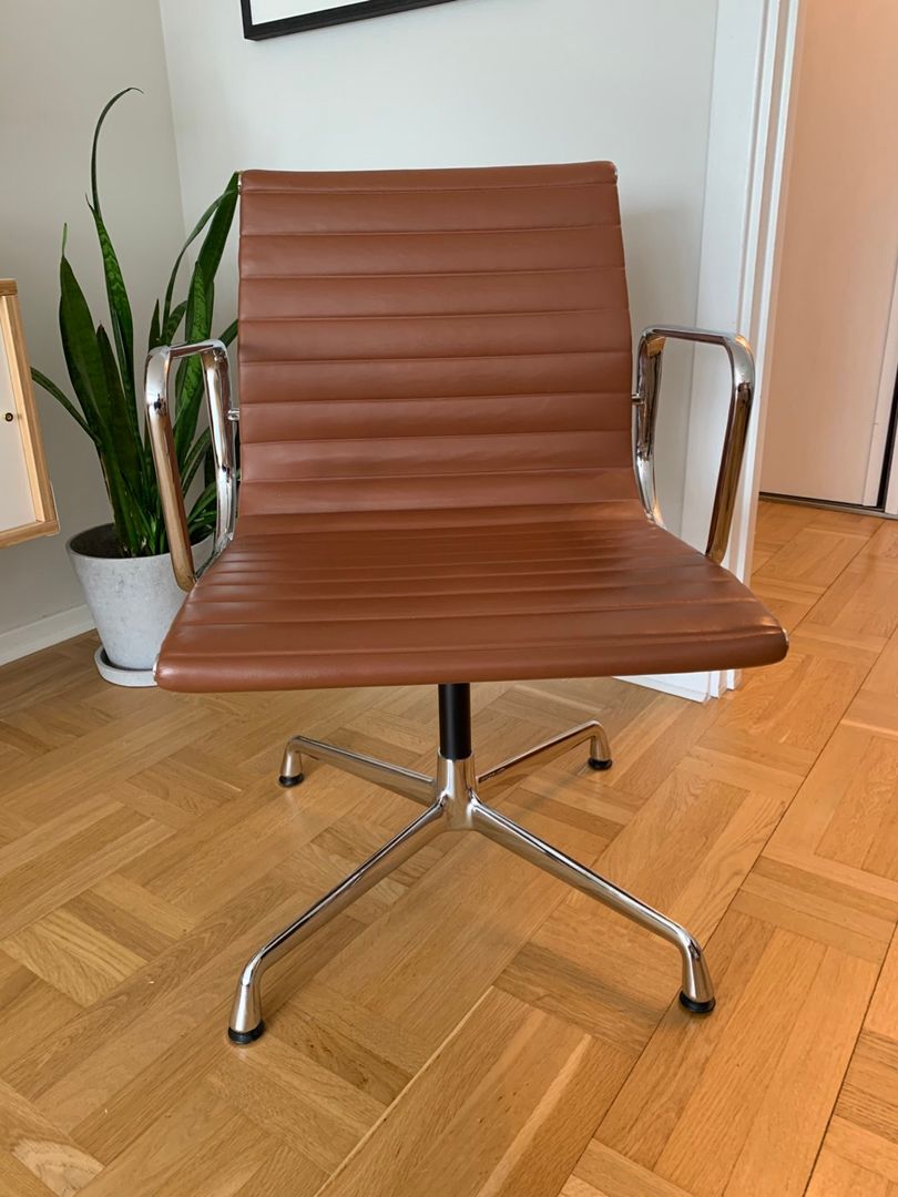 Kontorstol i skinn • Tise