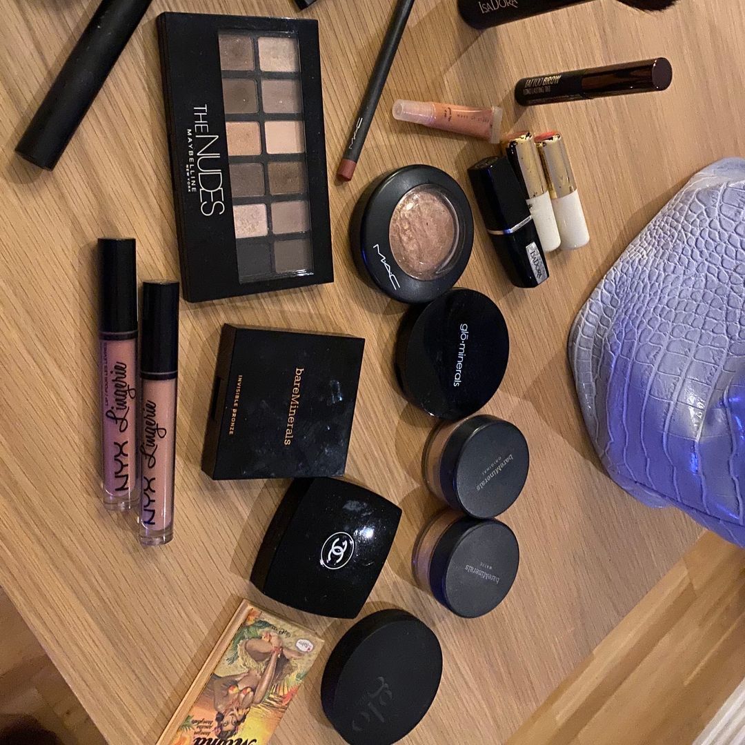 Masse sminke selges • Tise