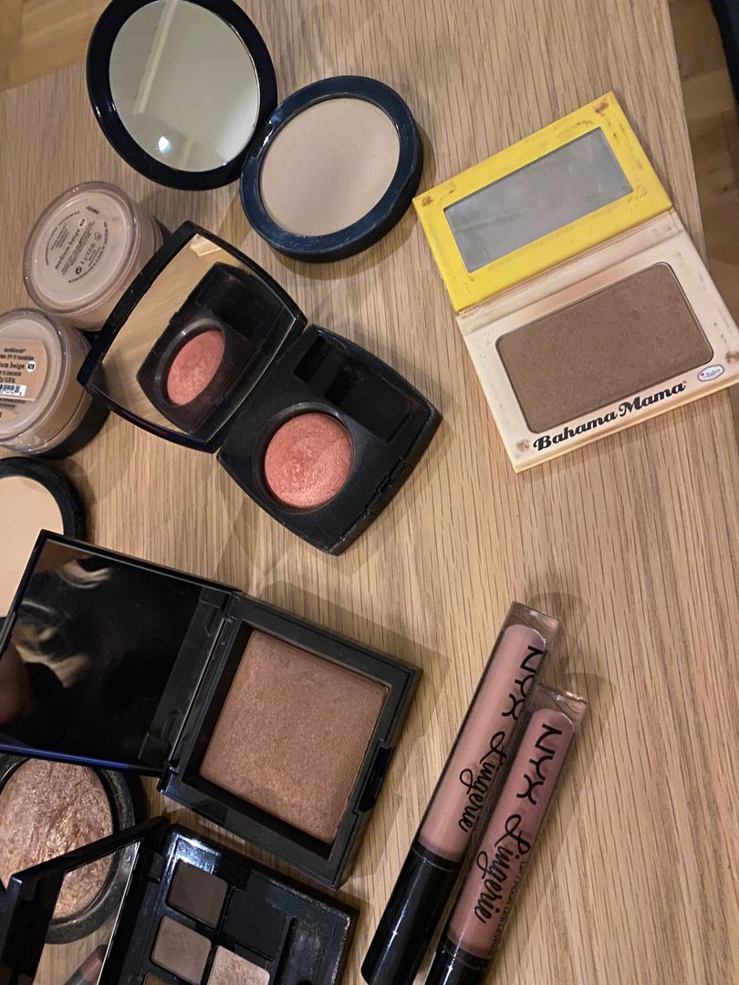 Masse sminke selges • Tise