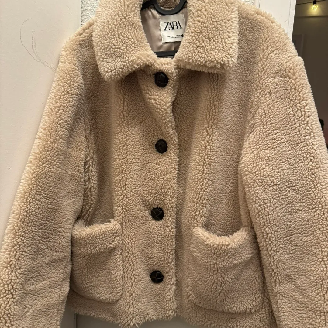 ZARA Teddy jakke • Tise