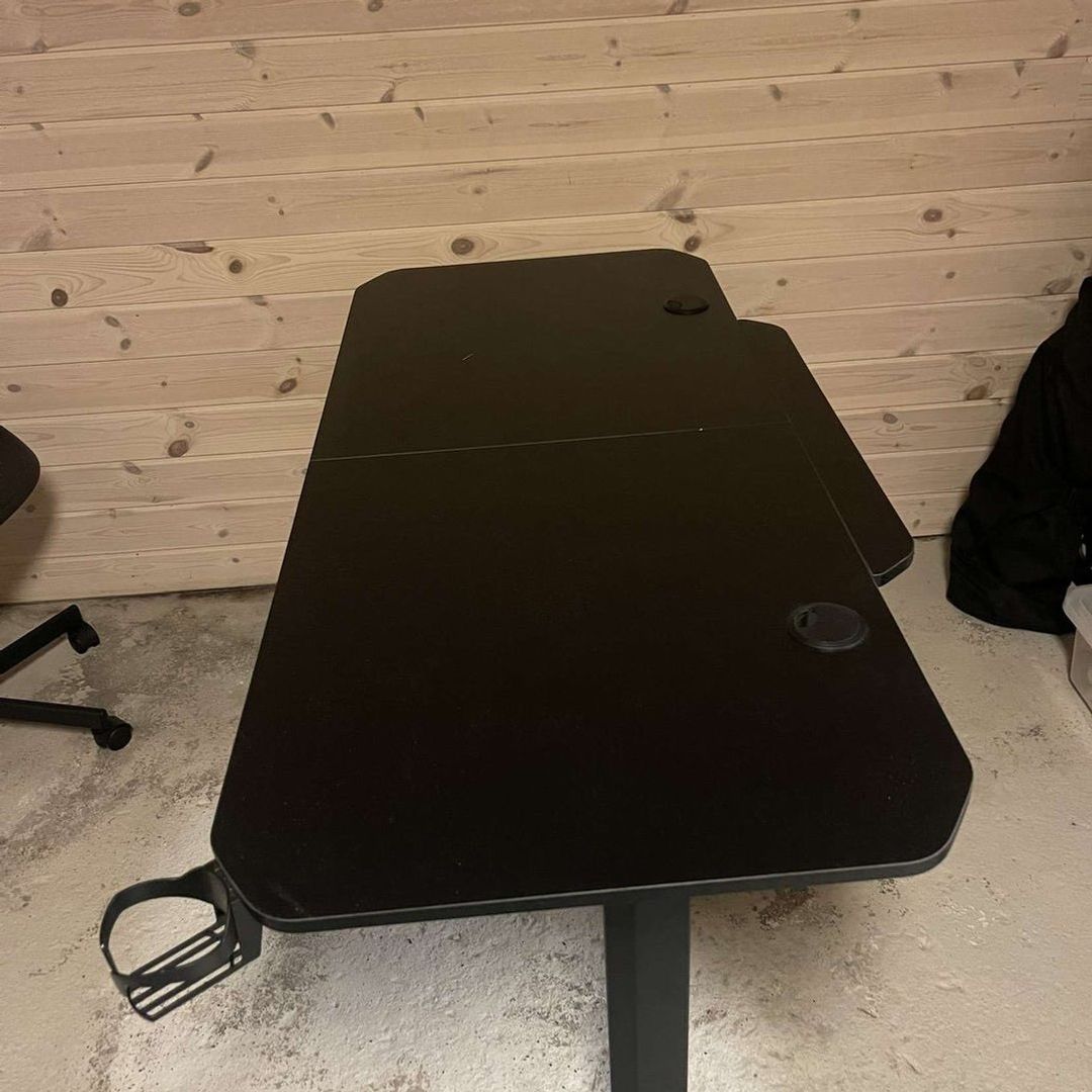 Gaming pult • Tise