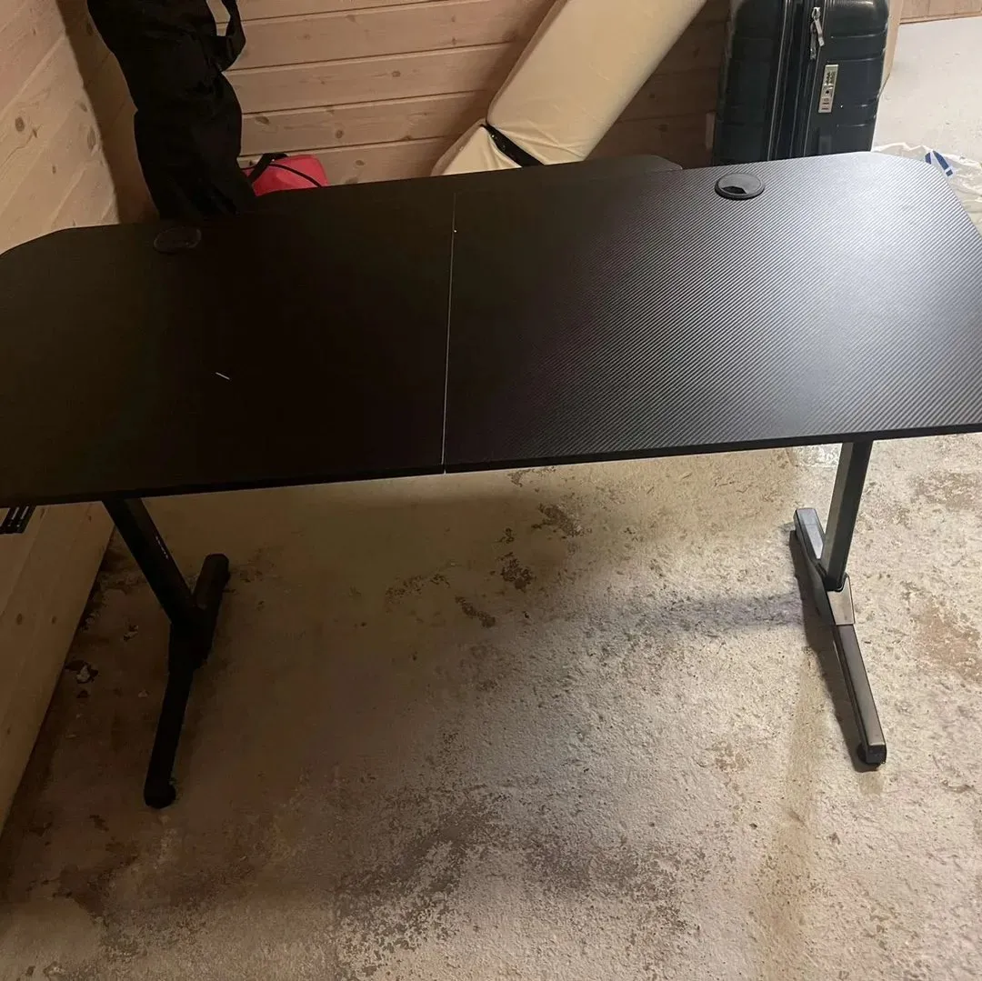 Gaming pult • Tise