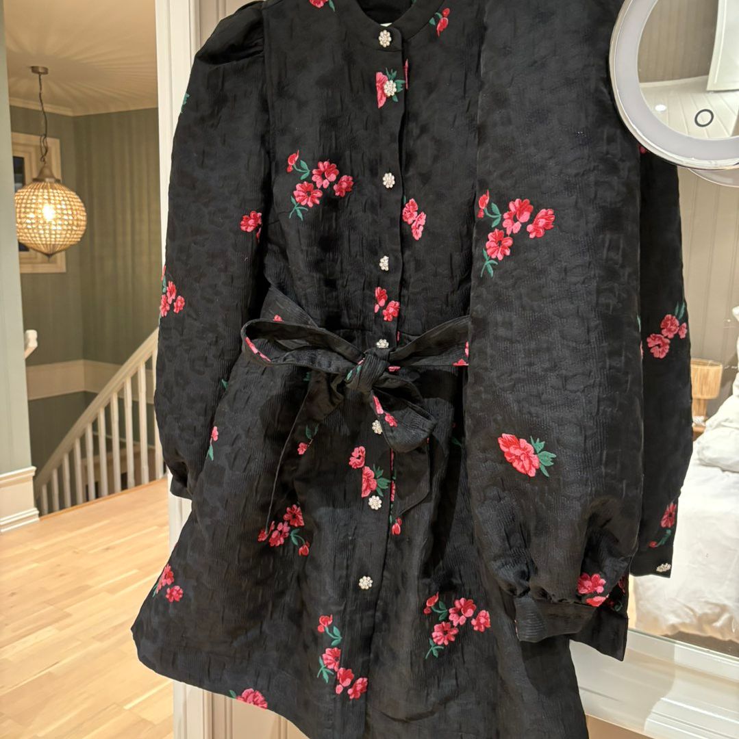 Lynett - Custommade • Tise