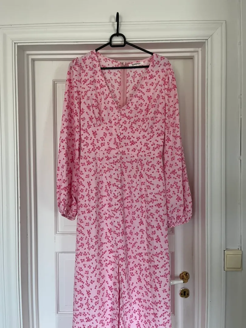 Nydelig maxikjole • Tise