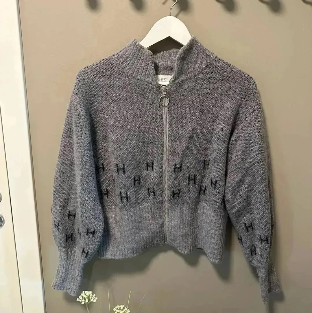 HÉST genser • Tise