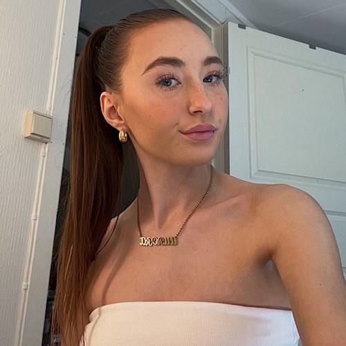 @auroraclausen • Tise