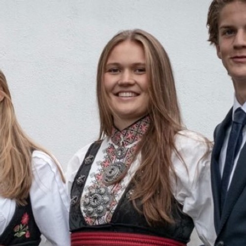 @julieborg1 • Tise